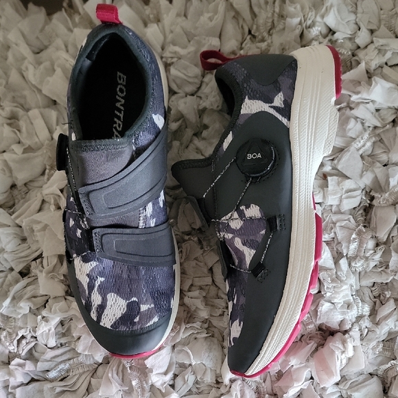bontrager | Shoes | Black And White Sneakers With Modern Design And ...
